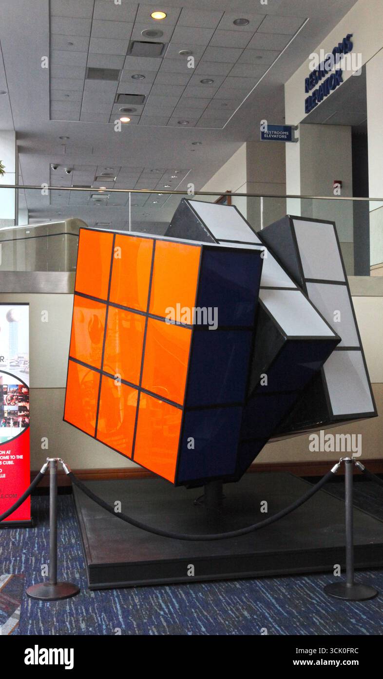 Worlds largest rubiks cube hi-res stock photography and images - Alamy