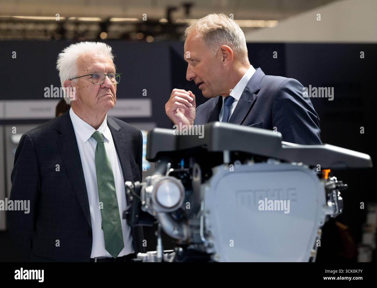 09 September 2025, Bavaria, Munich: Winfried Kretschmann (l, Alliance ...