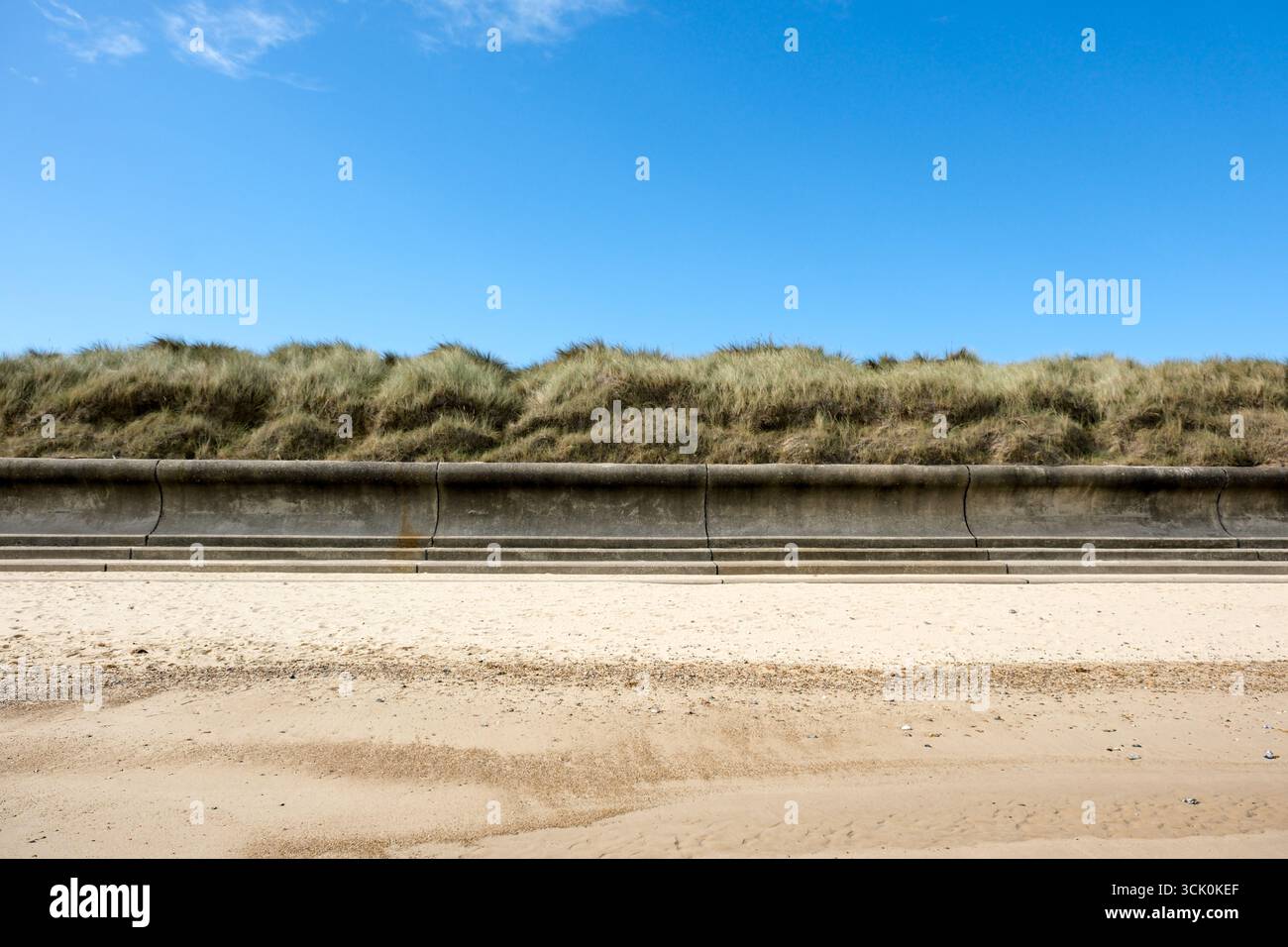Horsey Gap Beach, Norfolk, UK. 9th Sep 2025. UK Weather: Sunny day at ...