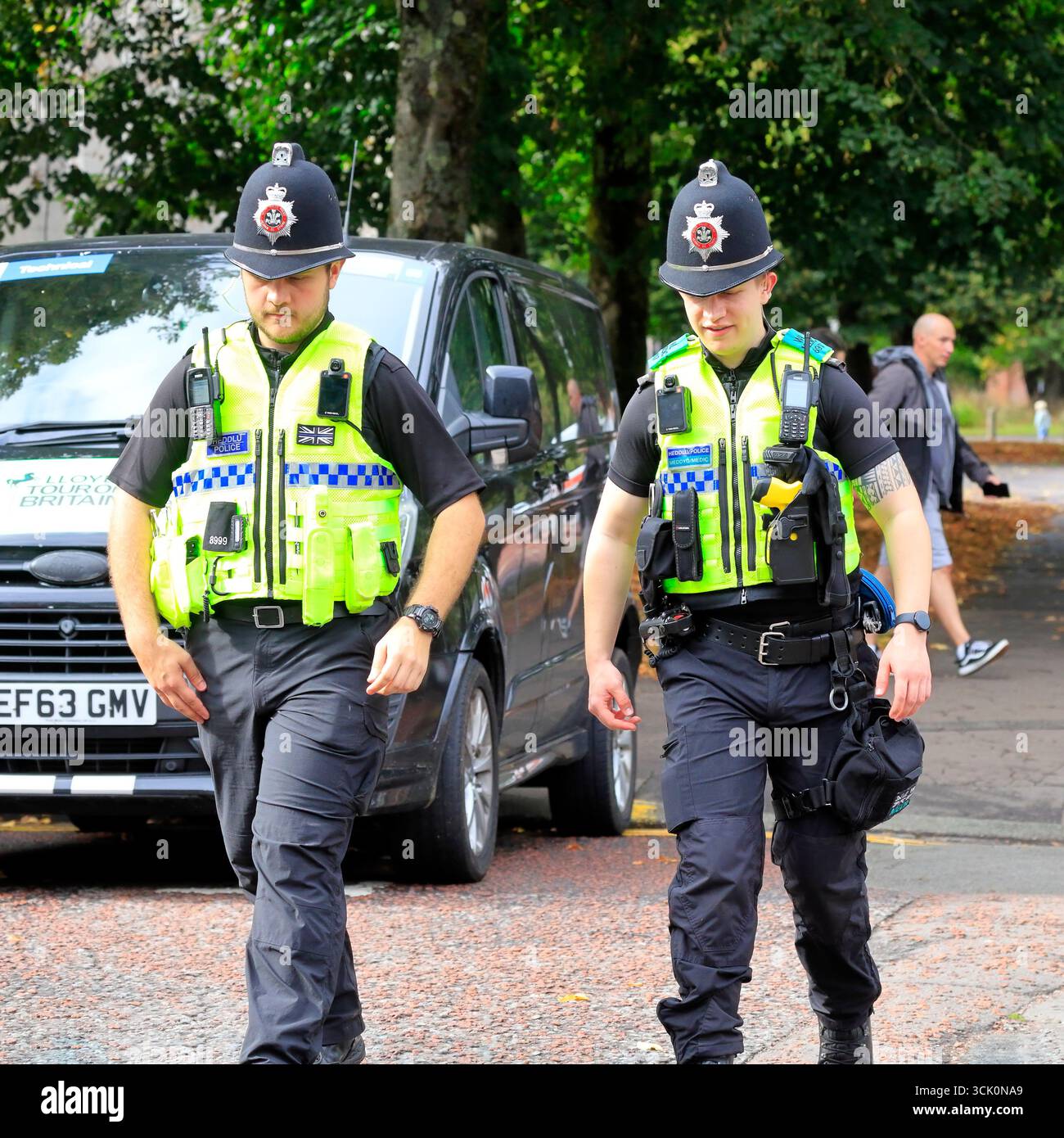 Welsh policeman and police medic - Heddlu de Cymru - at the Tour of ...