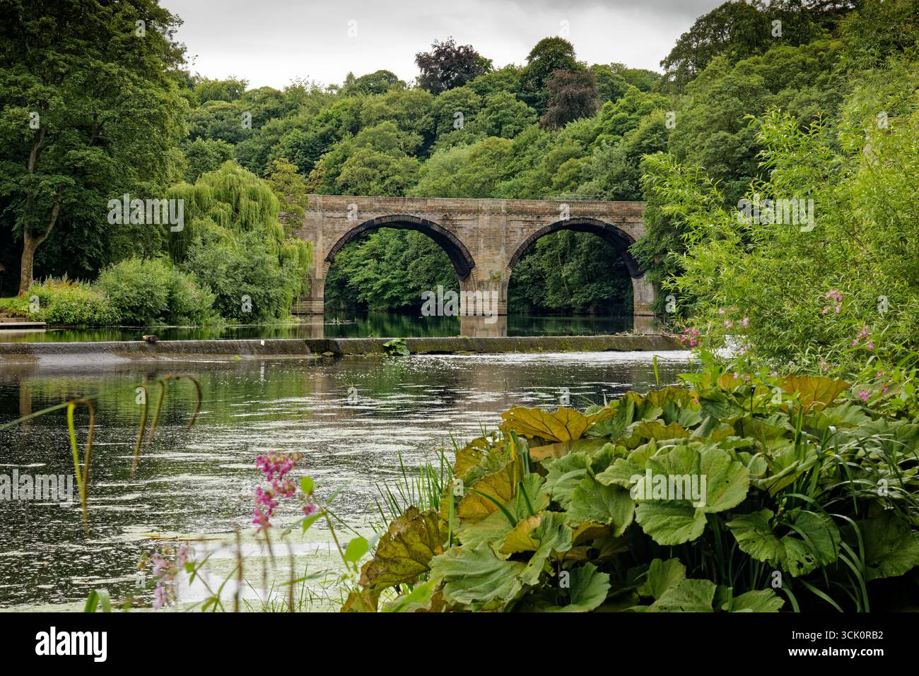 The historic Prebends Bridge crosses the River Wear as it flows through ...