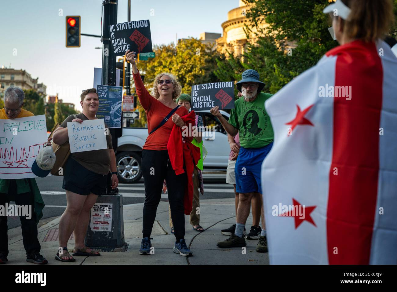 Members of the All Souls Church Unitarian in Washington, DC hold a ...