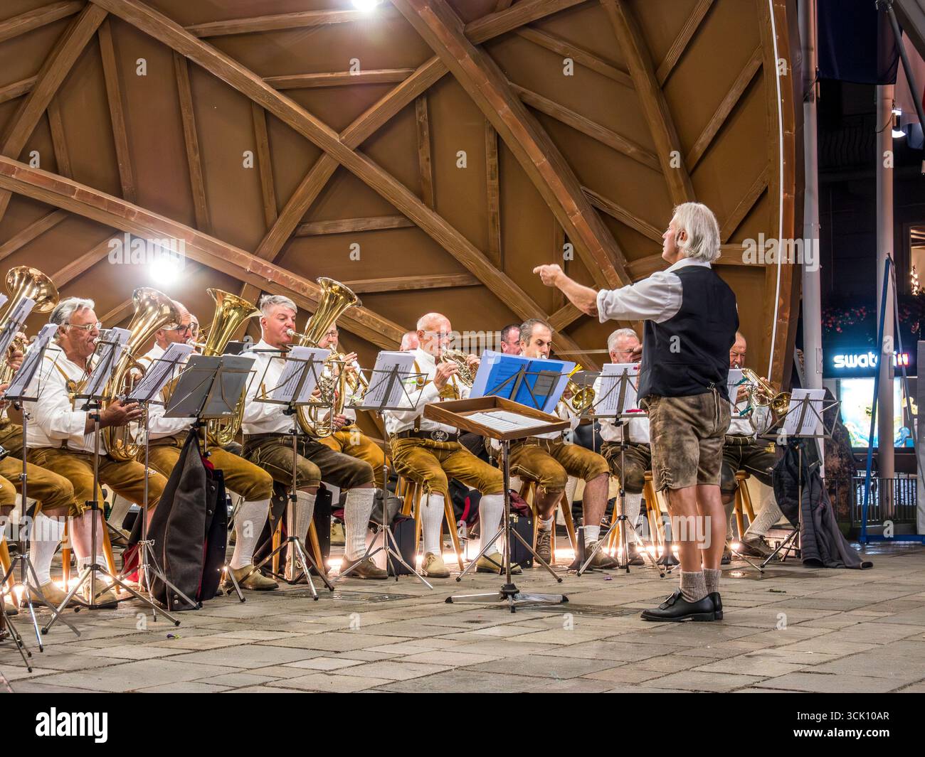 Cortina dampezzo life style hi-res stock photography and images - Alamy