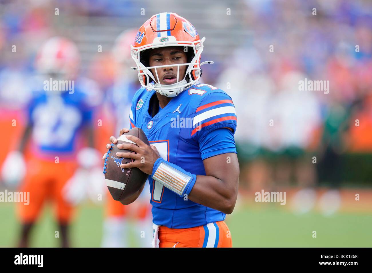 Florida quarterback Tramell Jones Jr. warms up before the first half of ...