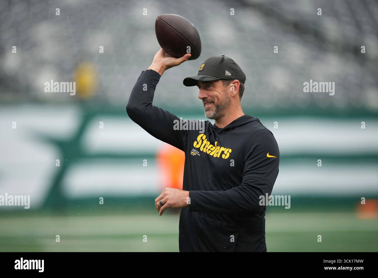 Pittsburgh Steelers' Aaron Rodgers warms up before an NFL football game ...