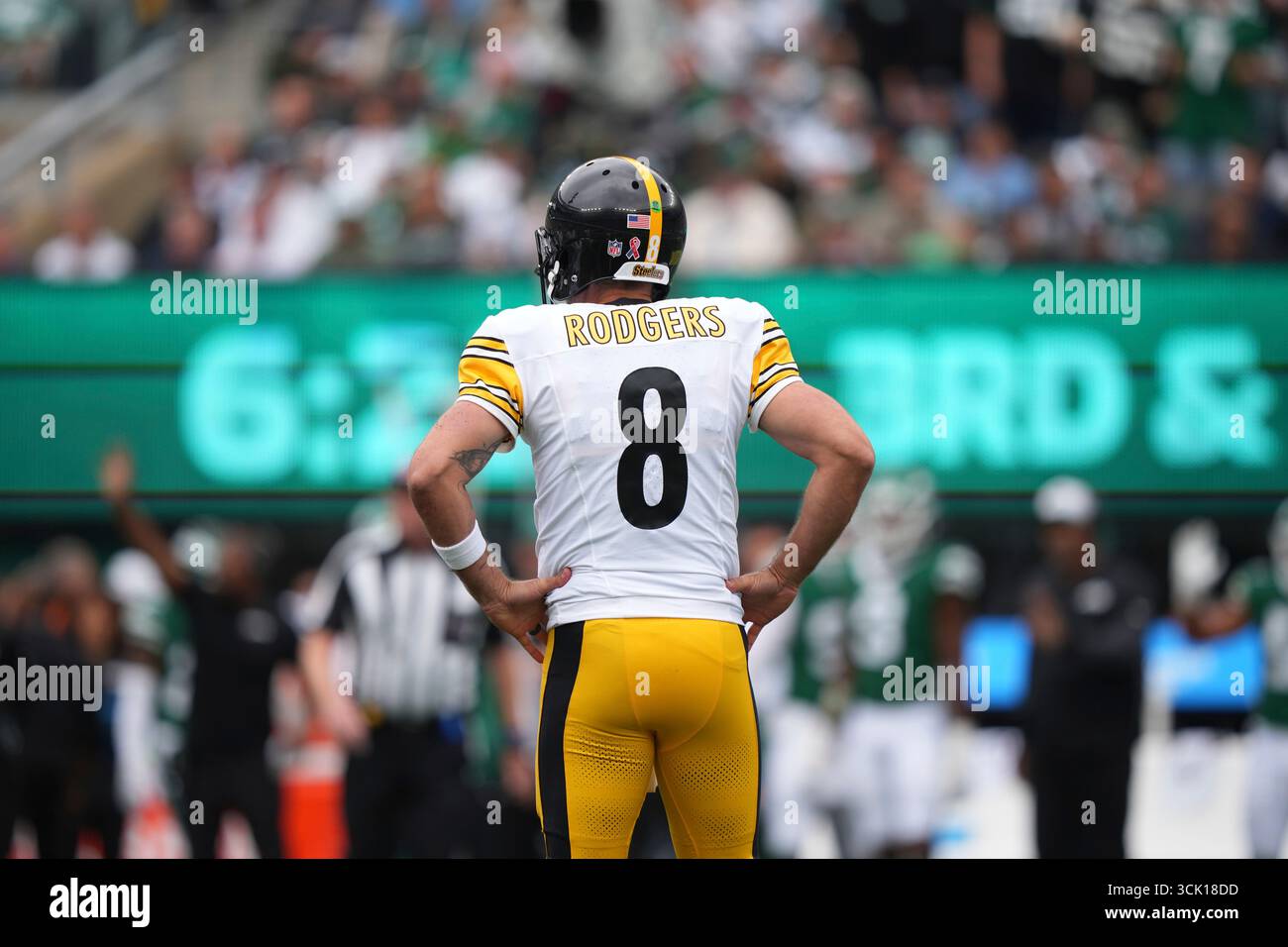 Pittsburgh Steelers' Aaron Rodgers plays during an NFL football game ...