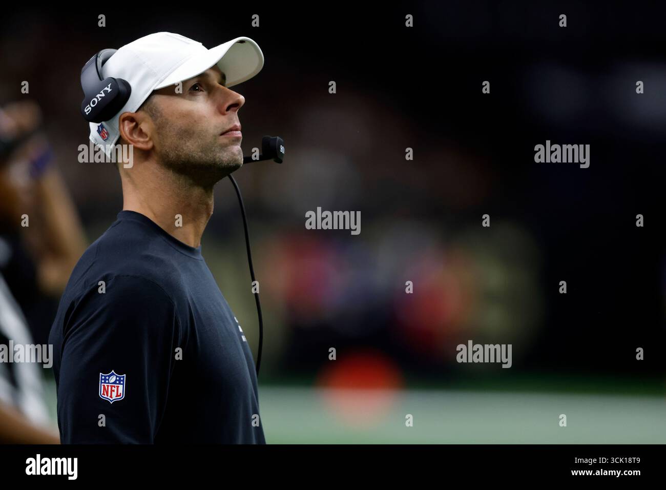 Arizona Cardinals head coach Jonathon Gannon walks the sideline during ...