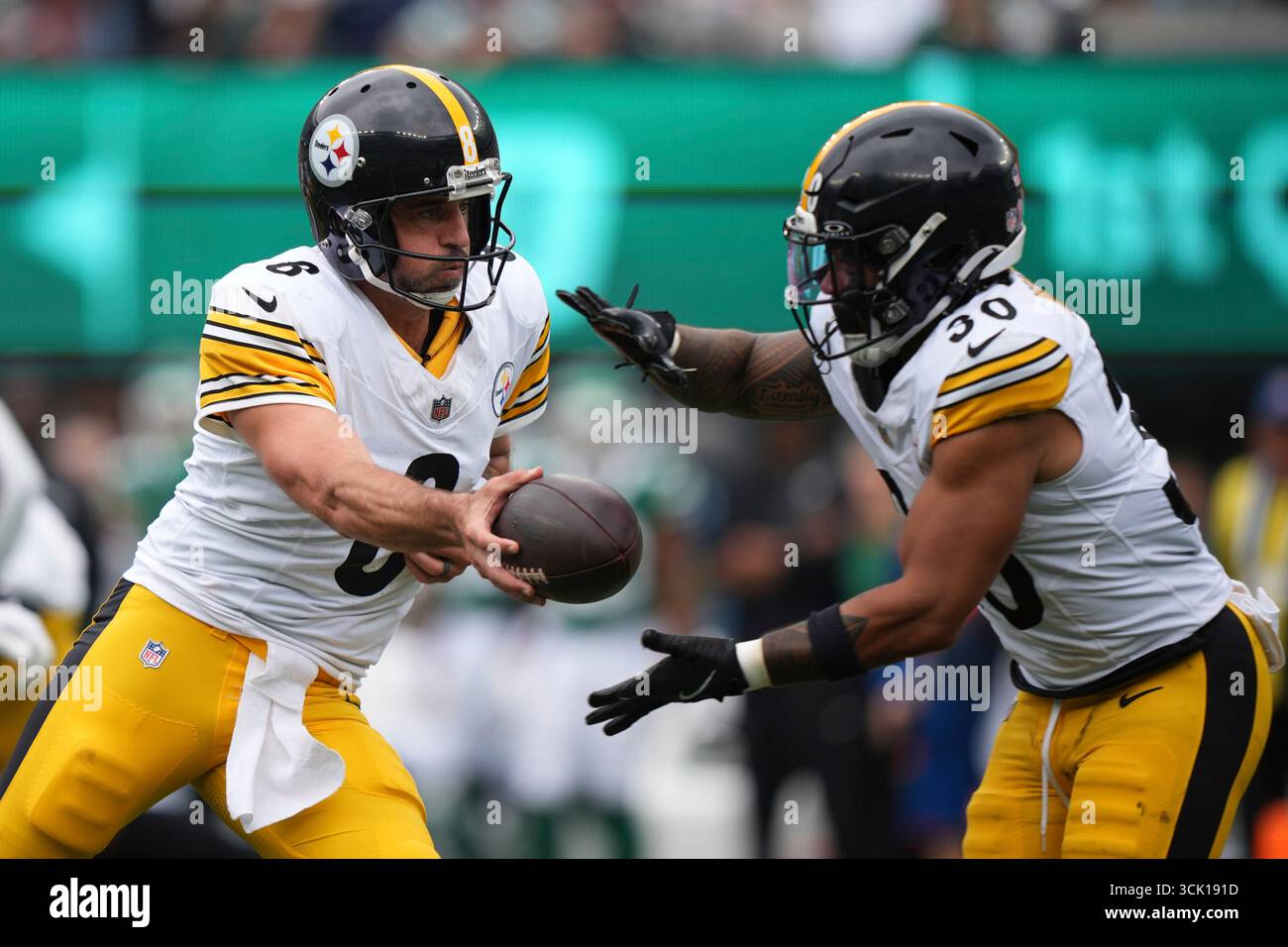 Pittsburgh Steelers' Aaron Rodgers plays during an NFL football game ...