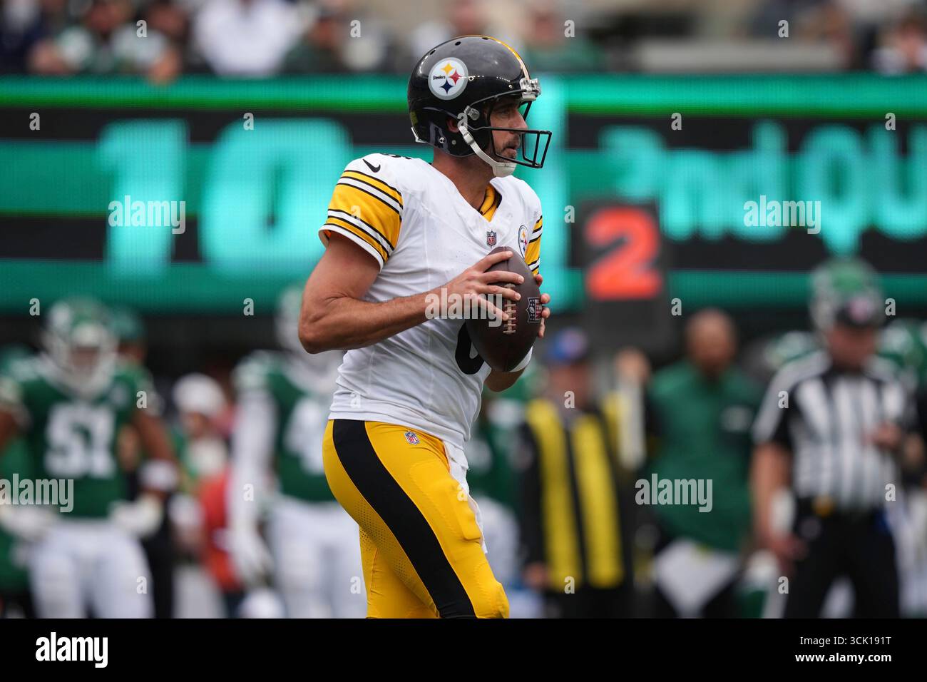 Pittsburgh Steelers' Aaron Rodgers plays during an NFL football game ...