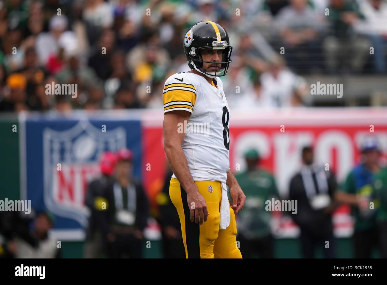 Pittsburgh Steelers' Aaron Rodgers plays during an NFL football game ...