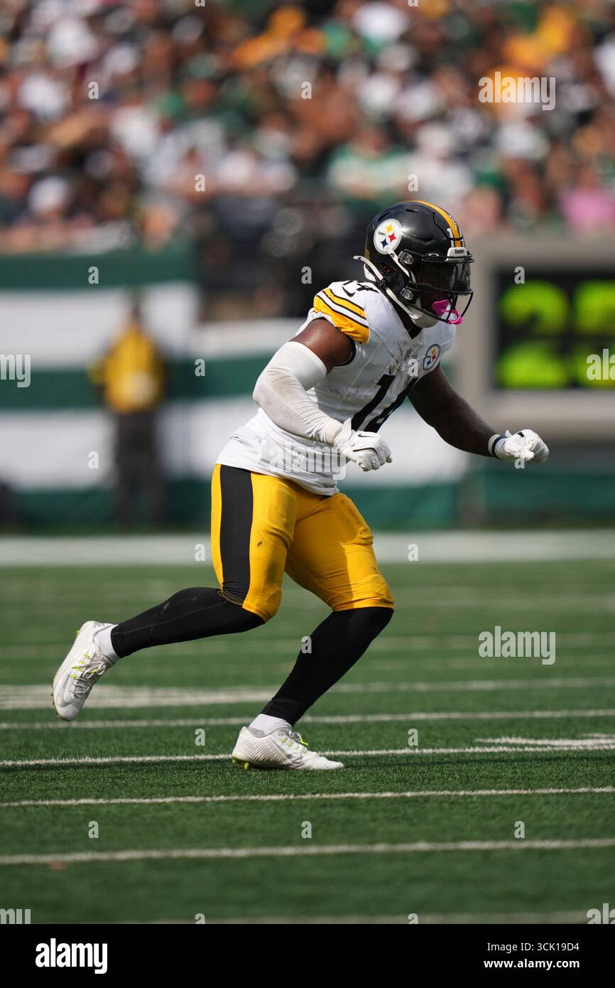 Pittsburgh Steelers' Kenneth Gainwell plays during an NFL football game ...