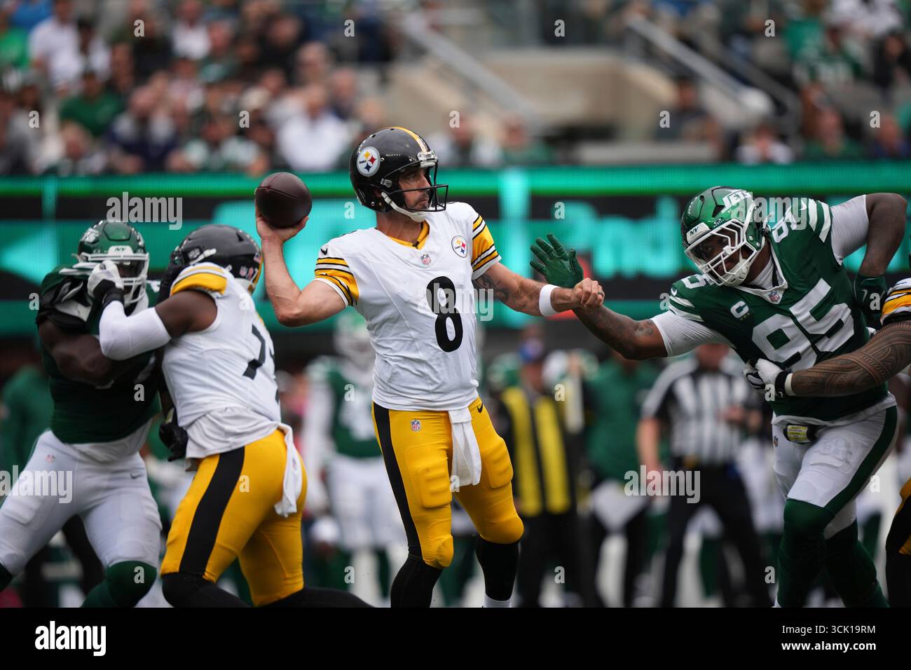 Pittsburgh Steelers' Aaron Rodgers plays during an NFL football game ...