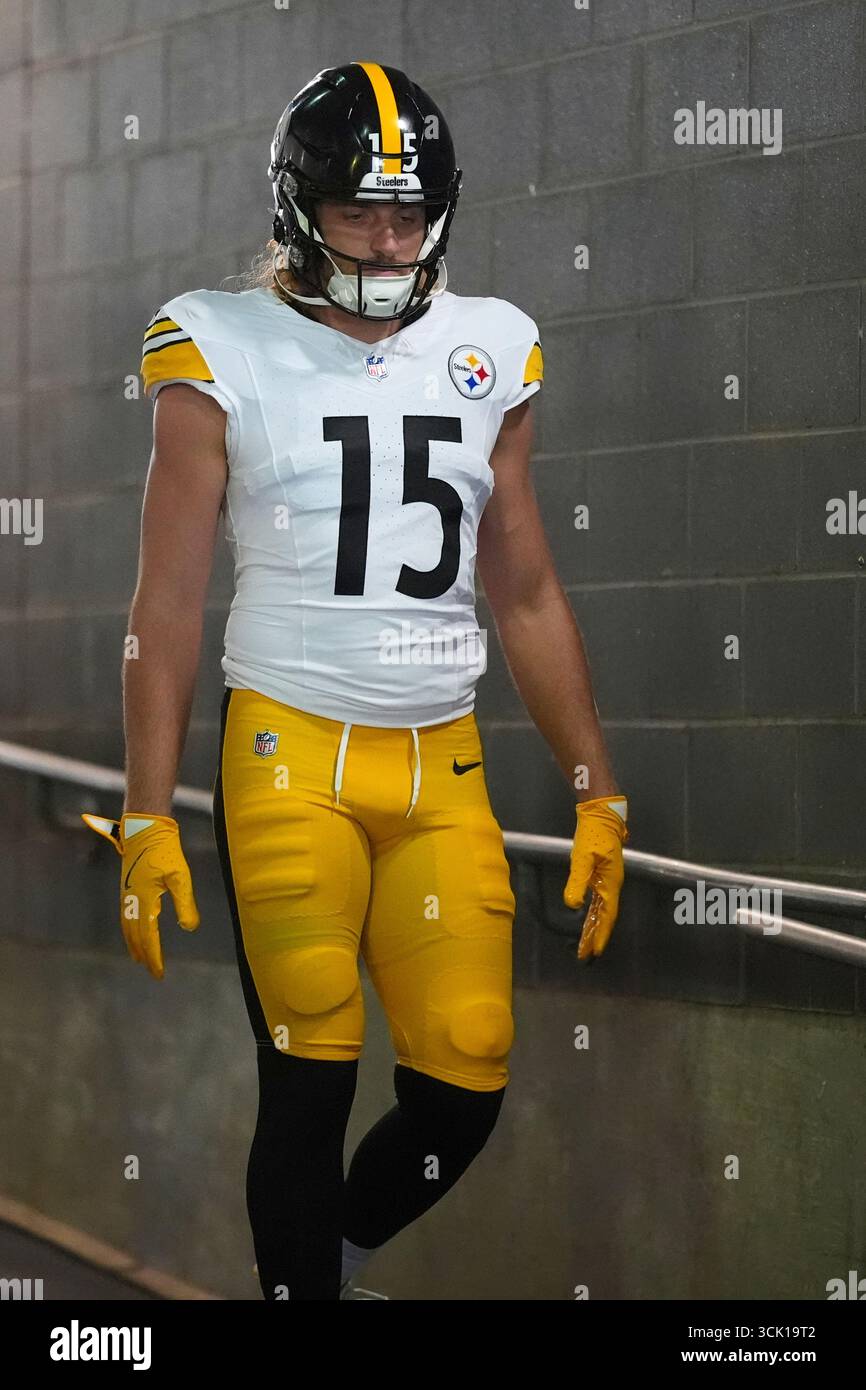 Pittsburgh Steelers' Ben Skowronek walks to the field before an NFL ...