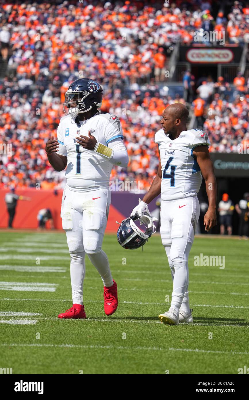 Tennessee Titans quarterback Cam Ward (1) and Tennessee Titans wide receiver Tyler Lockett (4 ...