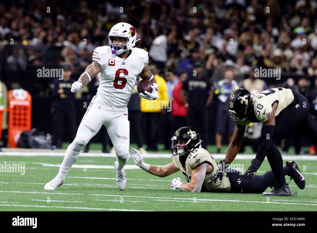Arizona Cardinals running back James Conner (6) carries the ball as New ...