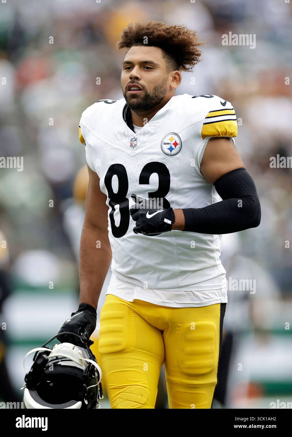 Pittsburgh Steelers tight end Connor Heyward (83) runs off the field ...