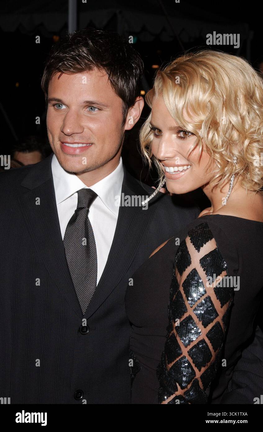 PASADENA, CALIFORNIA, USA: Jessica Simpson (R) and Nick Lachey attend ...