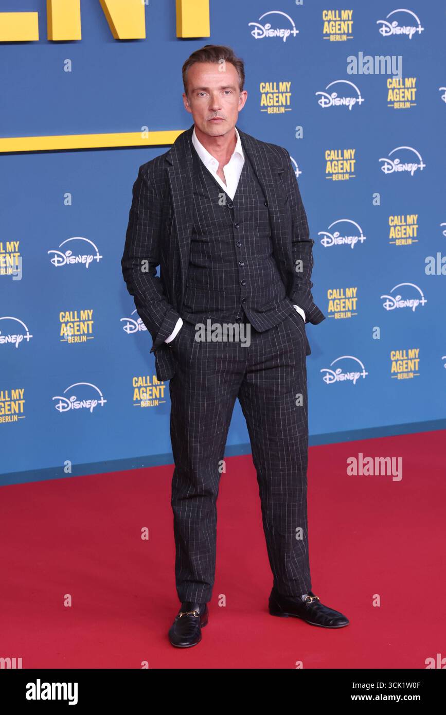 08.09.2025, Lucas Gregorowicz zur Premiere von Call My Agent: Berlin ...