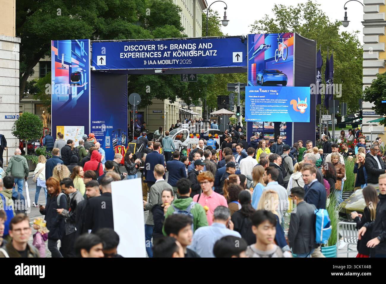 Eingang zum Open Space in der Brienner Strasse. IAA Mobility 2025 in der Messe Muenchen vom 09. ...