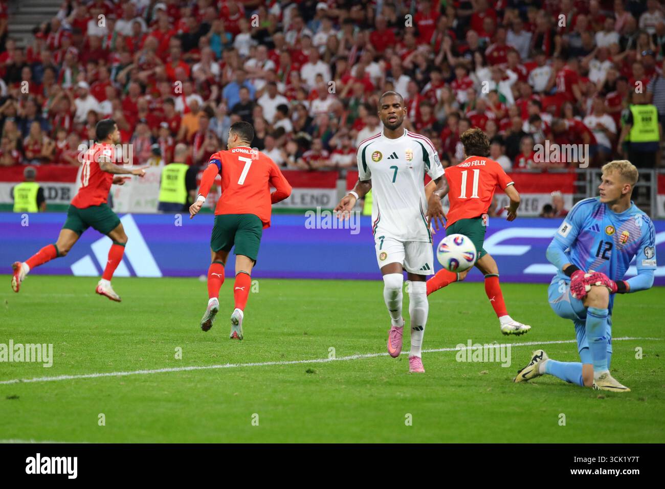 BUDAPEST, HUNGARY - SEPTEMBER 9: team Portugal celebrates the goal to 2 ...