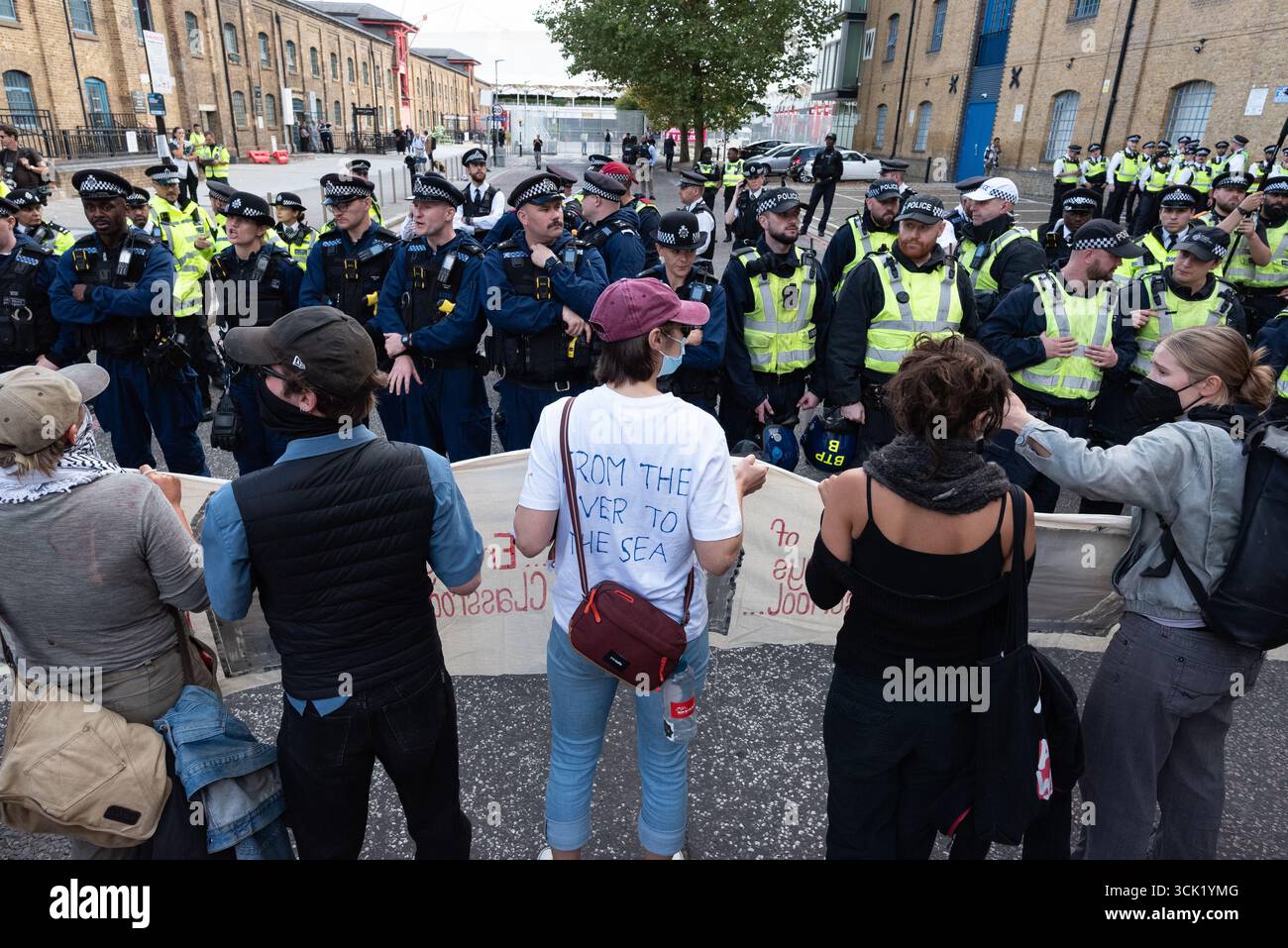 Defence exhibitors hi-res stock photography and images - Alamy