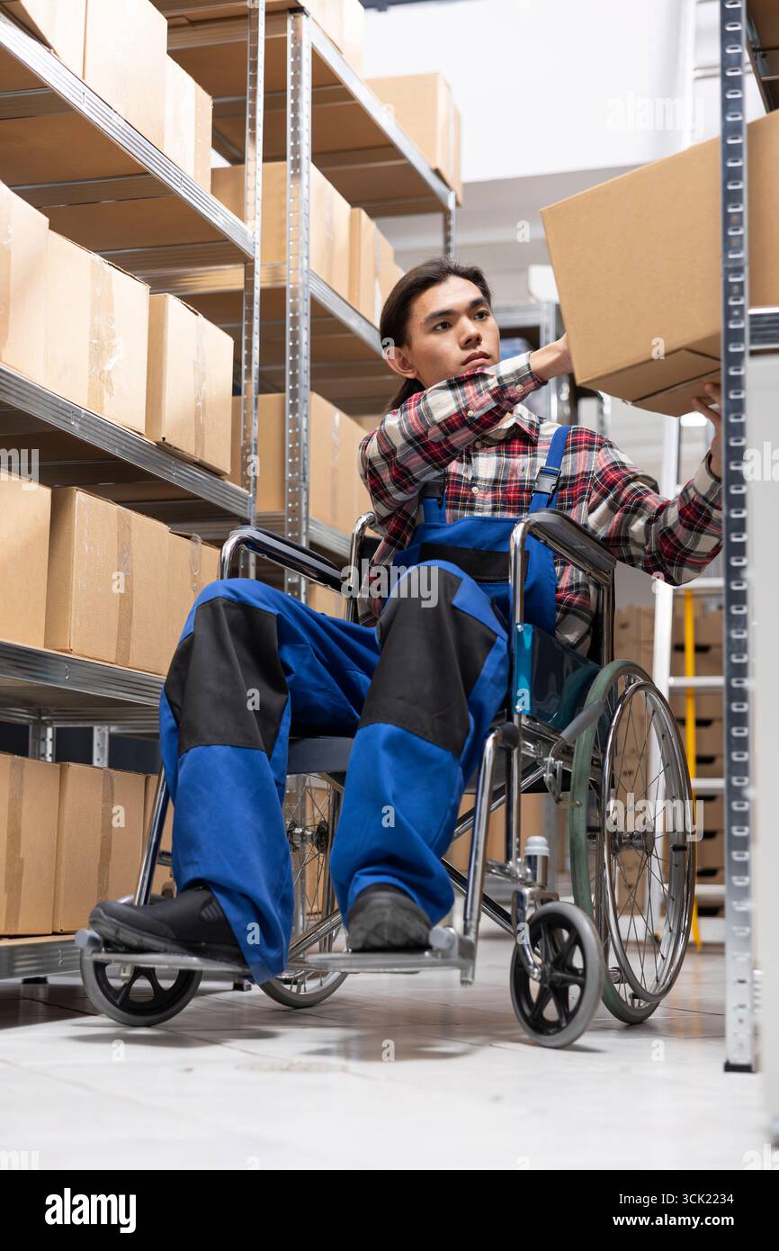 Asian employee manages boxes hi-res stock photography and images - Alamy