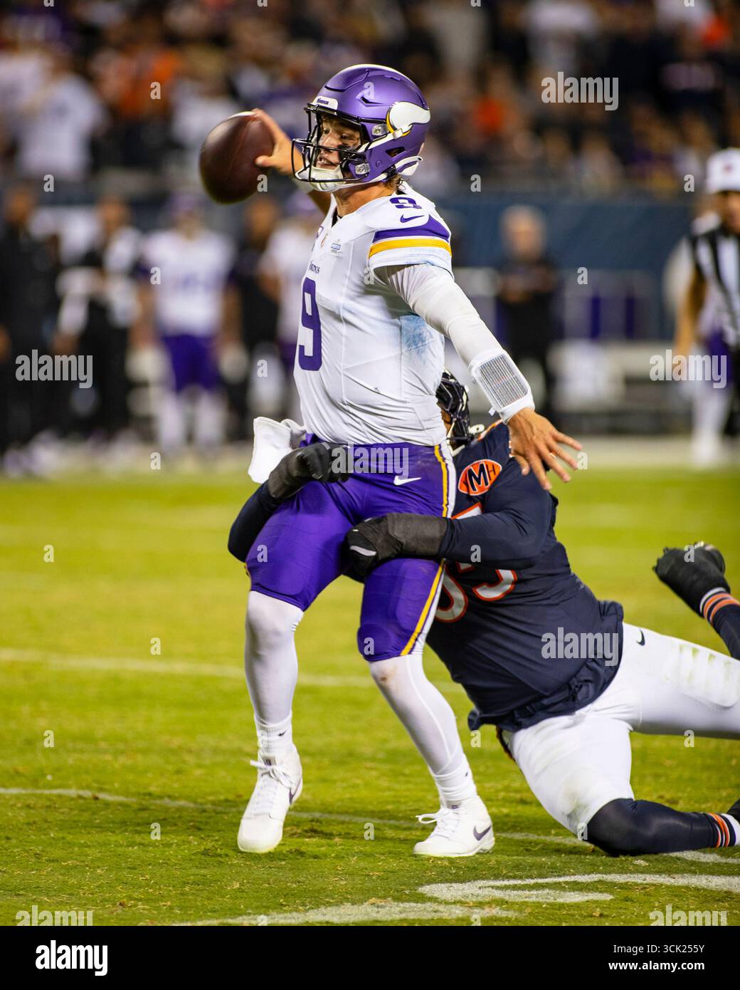 September 08, 2025: Chicago Bears Dayo Odeyingbo (55) grabs Minnesota ...