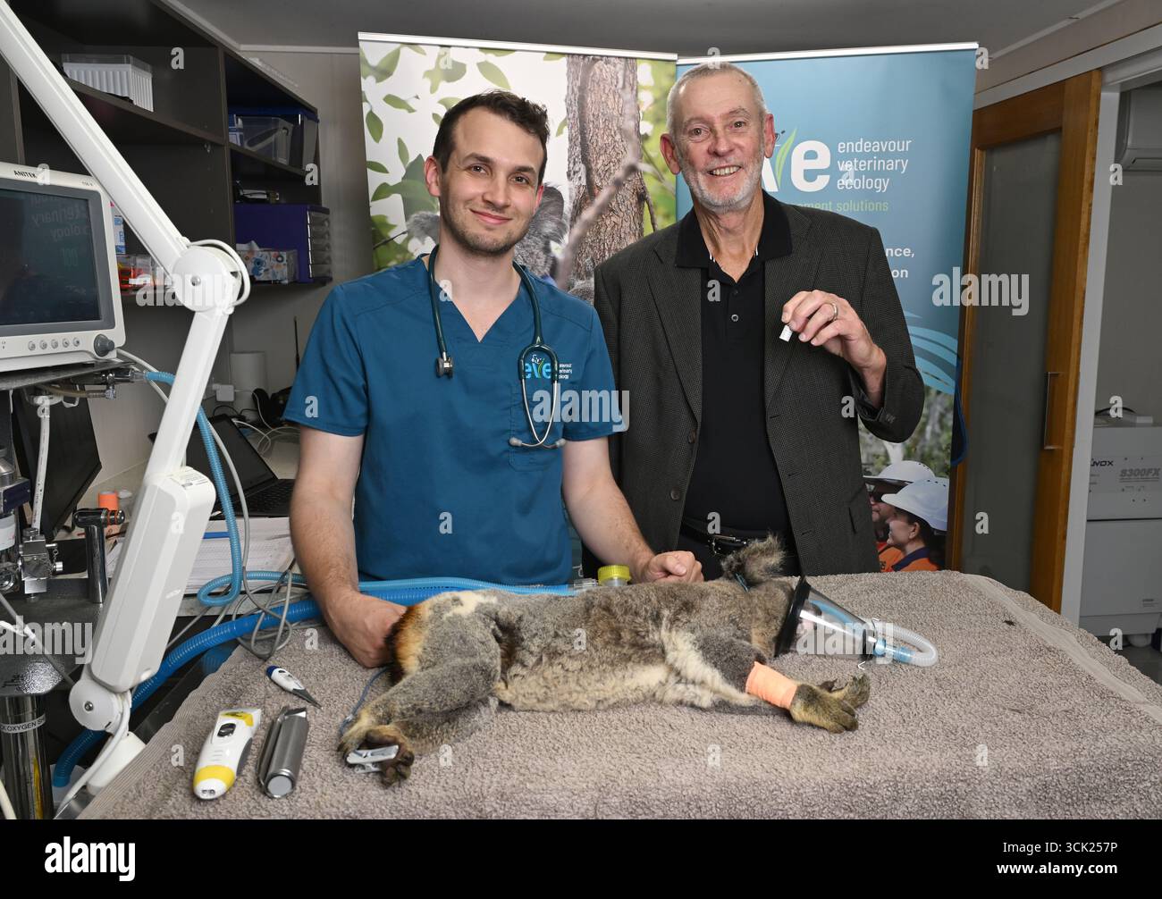 Senior Veterinarian Dr Julian Grosmaire (left) and Professor of ...