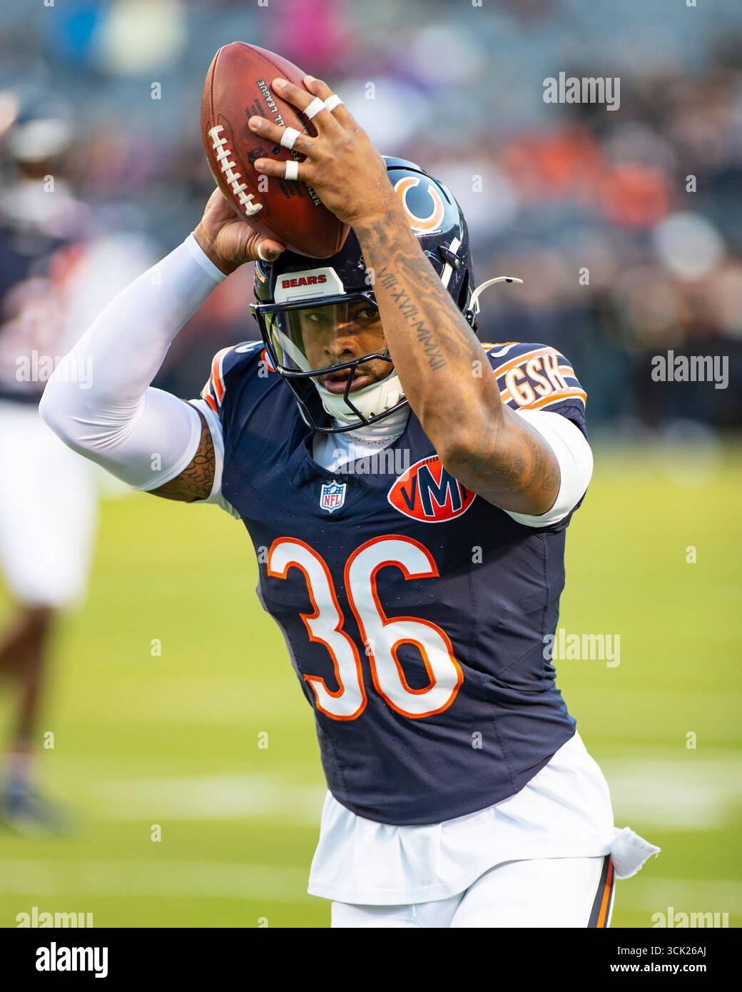 September 08, 2025: Chicago Bears Jonathan Owens (36) runs with the ...