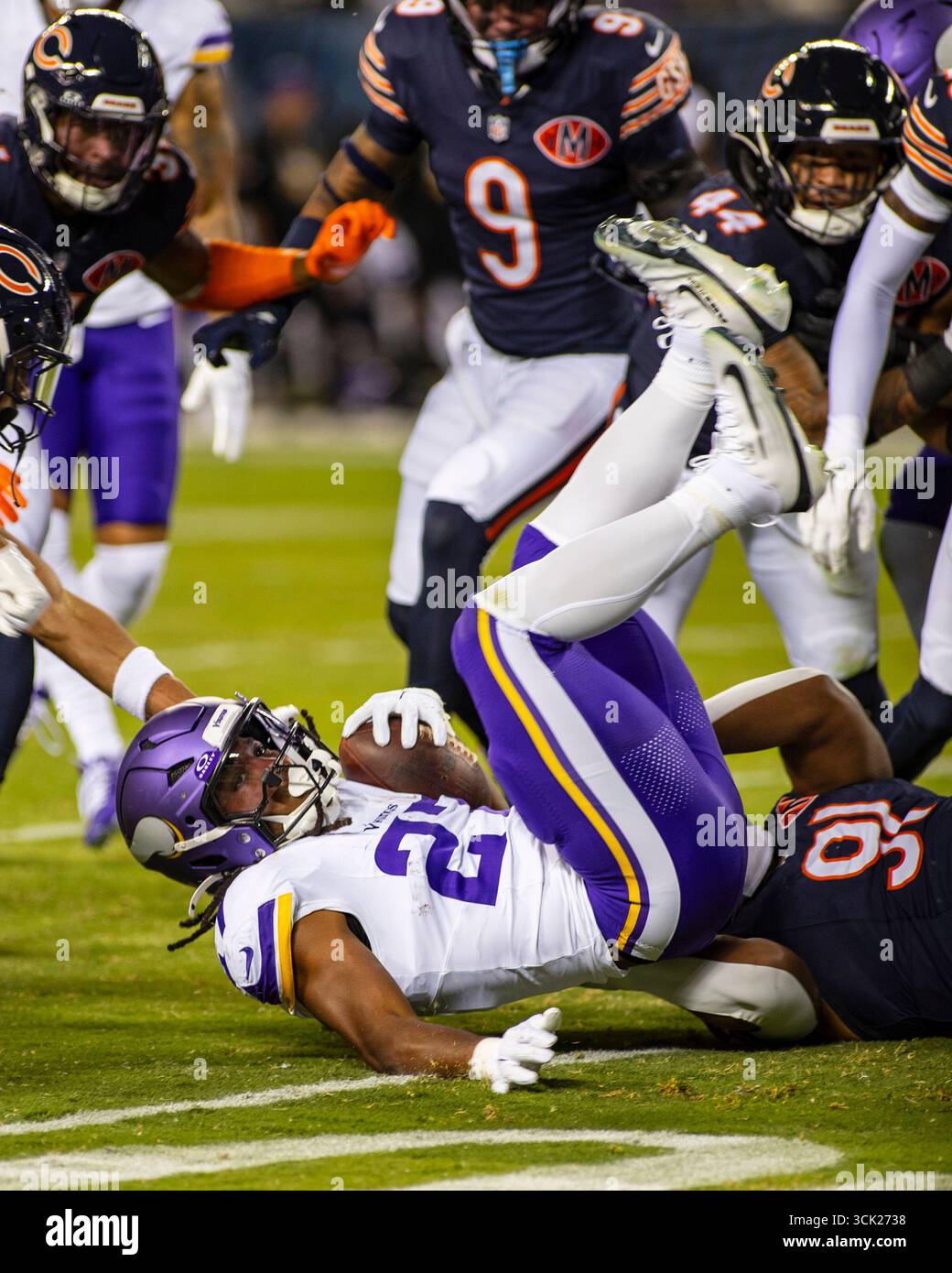 September 08, 2025: Minnesota Vikings Jordan Mason (27) runs with the ...