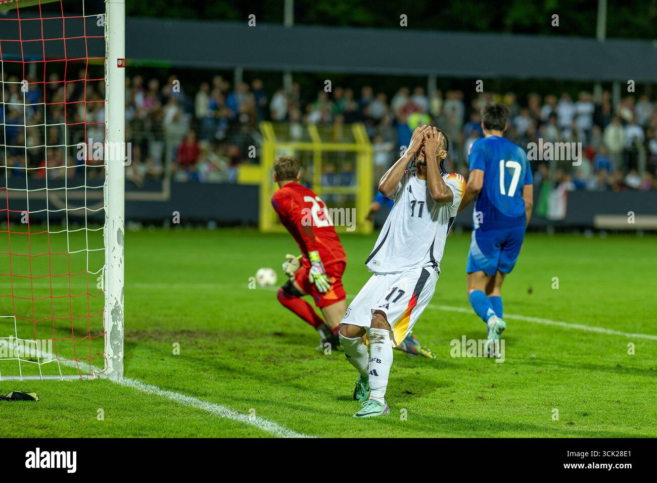 Brunner, Paris (Deutschland U20, #11), ist enttäuscht/enttaeuscht ...