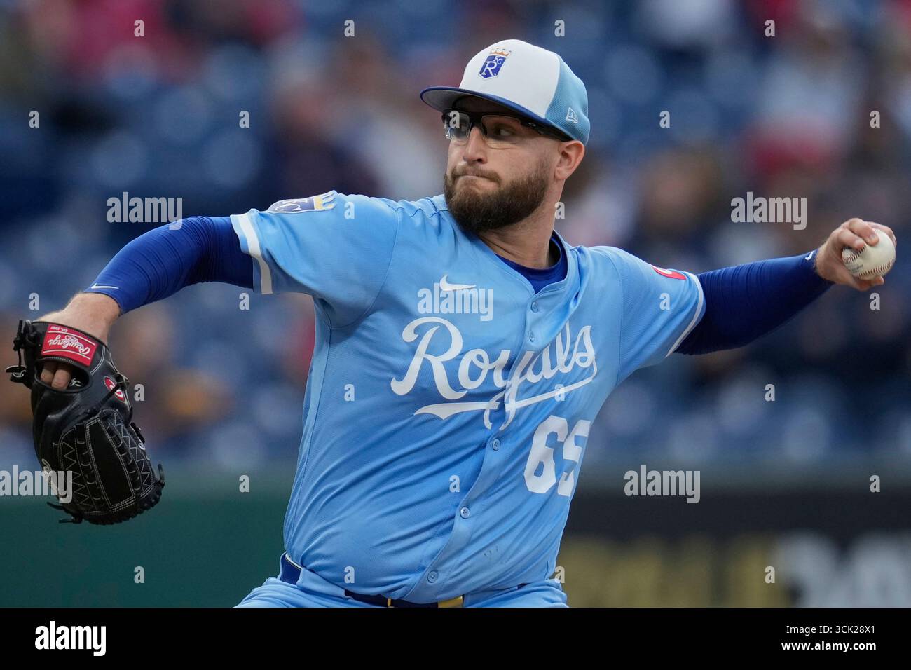 Kansas City Royals' Noah Cameron pitches in the first inning of a ...