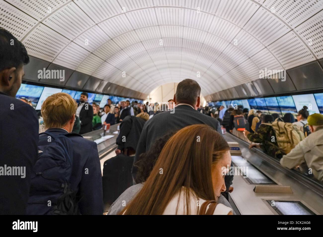 London, UK. 10th September, 2025. Commuters at Farringdon Station ...
