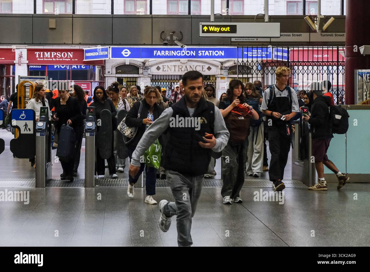 London, UK. 10th September, 2025. Commuters at Farringdon Station ...