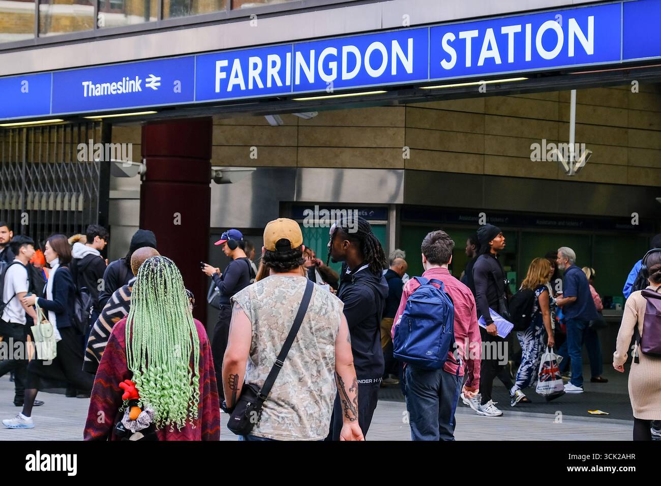 London, UK. 10th September, 2025. Commuters at Farringdon Station ...
