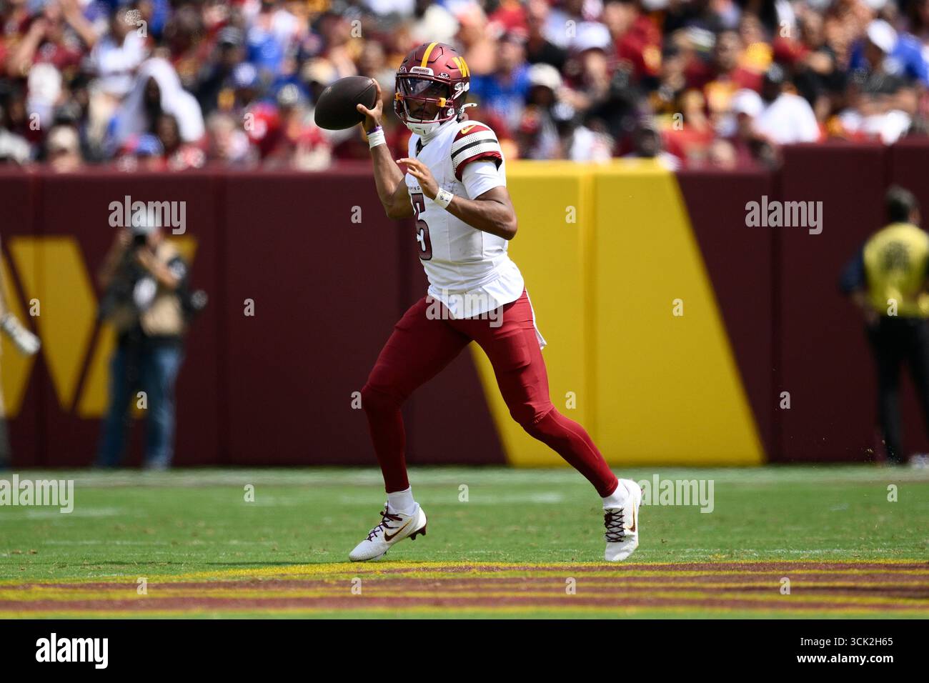 Washington Commanders quarterback Jayden Daniels (5) in action during ...