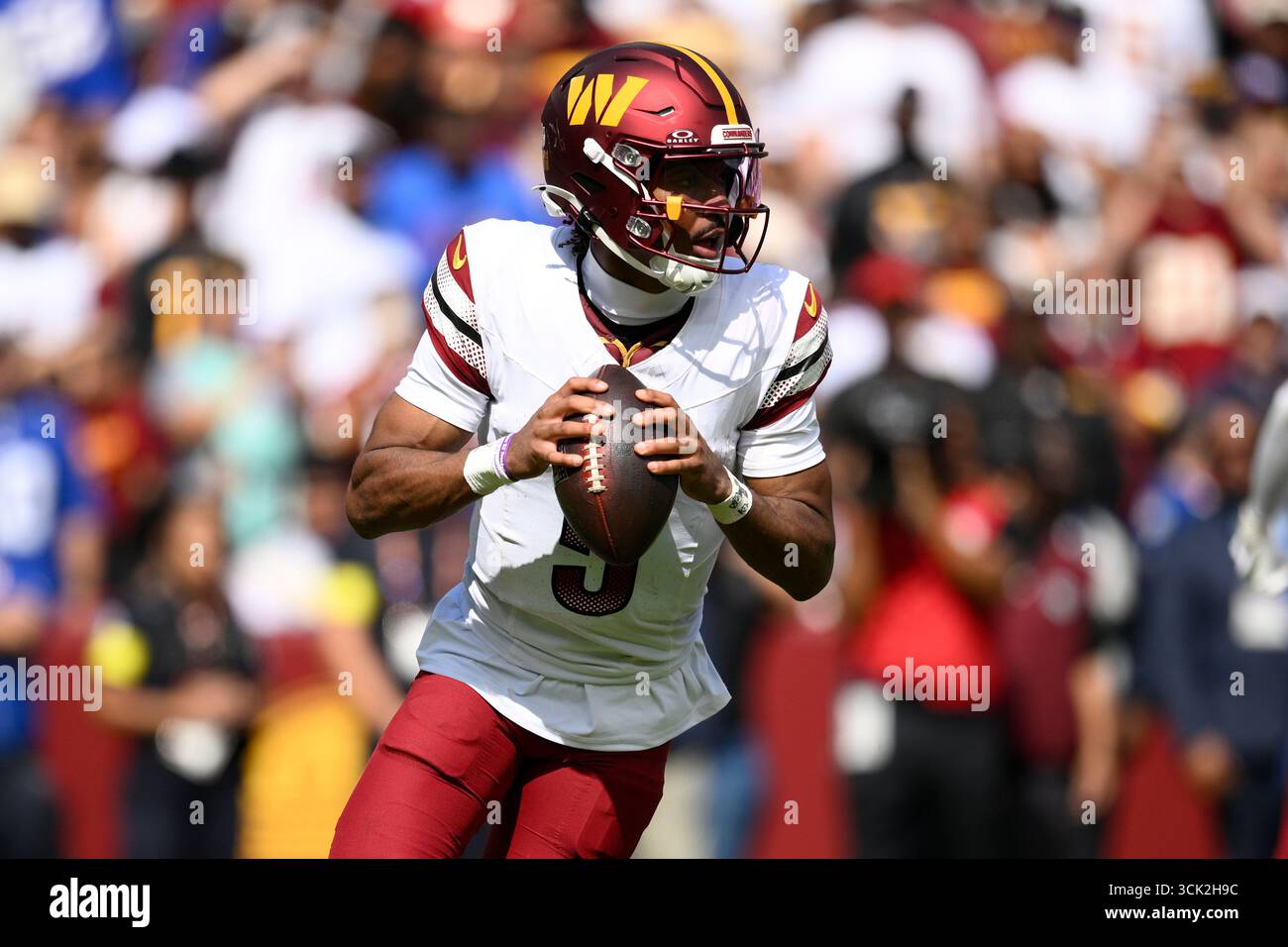 Washington Commanders quarterback Jayden Daniels (5) in action during ...