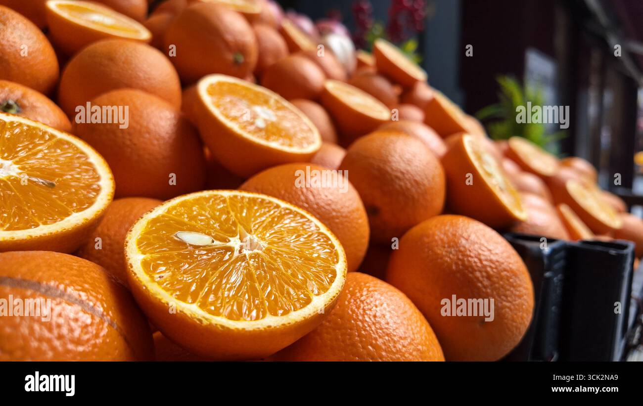 Oranges on display local hi-res stock photography and images - Alamy
