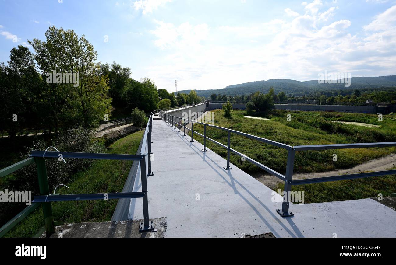 A protective wall of the retention basin for the Wien River ...