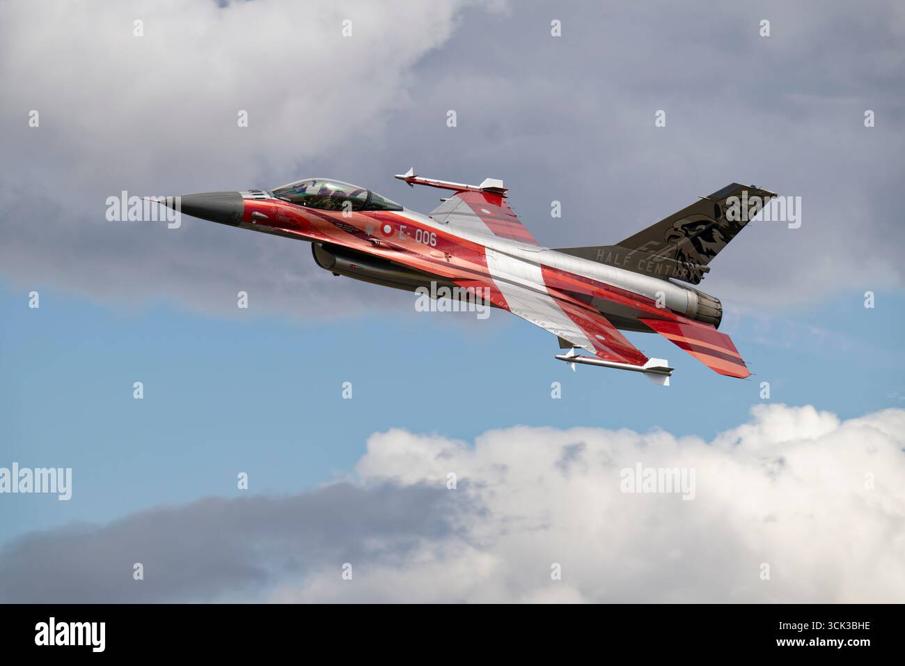 Royal Danish Air Force F16 Viper display team with superb red paintjob ...