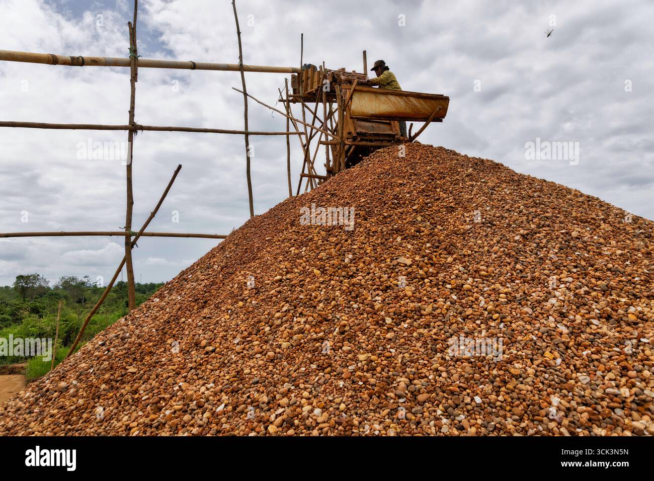 Artisanal gold and diamond mining in Kalimantan, Borneo, Indonesia ...