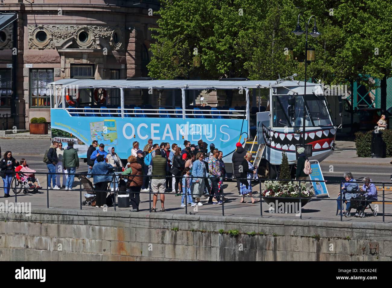 Ocean bus sightseeing tour hi-res stock photography and images - Alamy