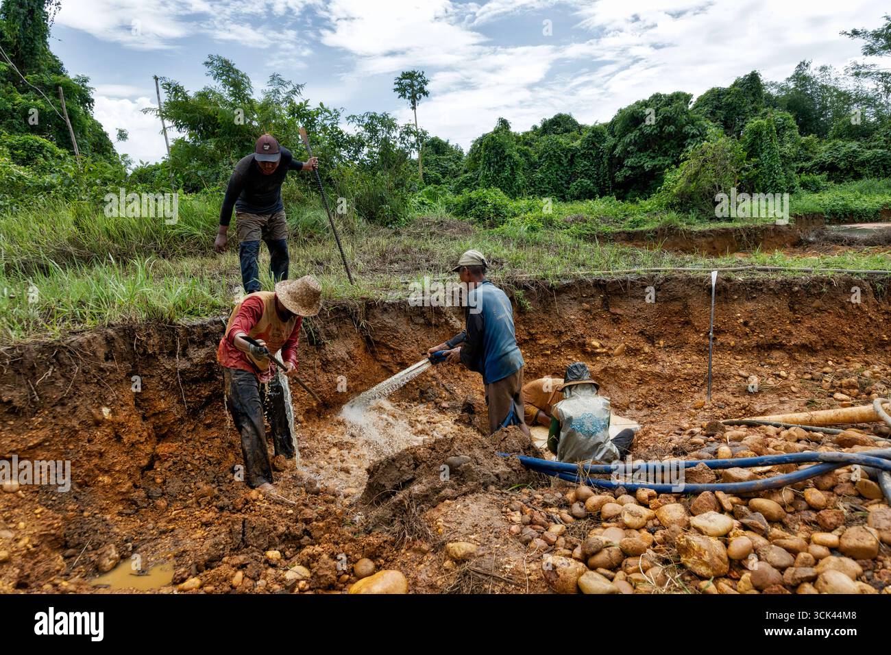 Artisanal gold and diamond mining in Kalimantan, Borneo, Indonesia ...