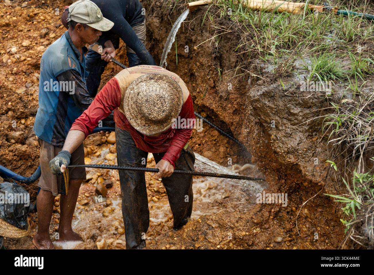 Artisanal gold and diamond mining in Kalimantan, Borneo, Indonesia ...