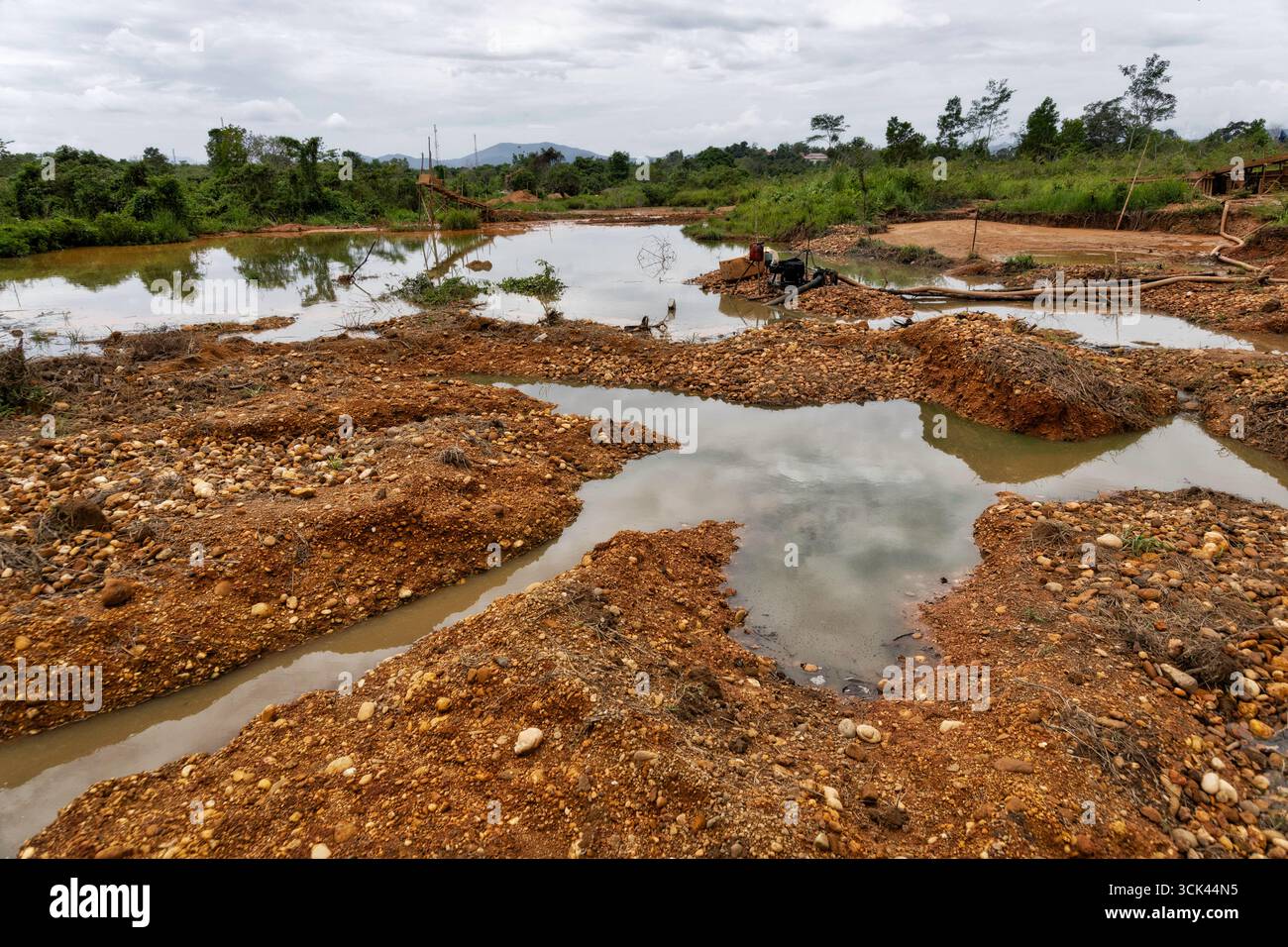 Artisanal gold and diamond mining in Kalimantan, Borneo, Indonesia ...