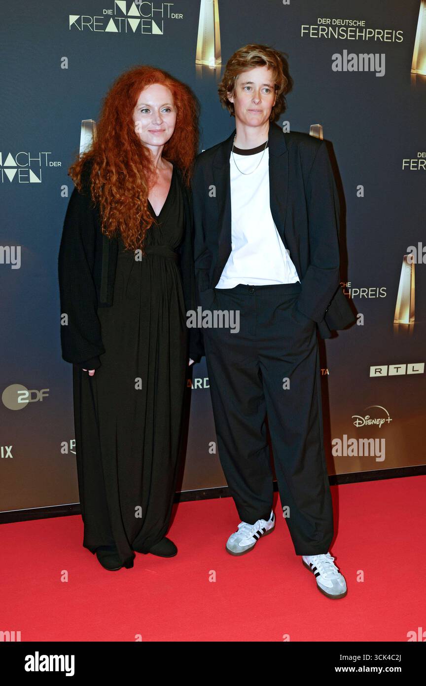 Martina Eisenreich und Pia Strietmann bei der Verleihung des Deutschen ...