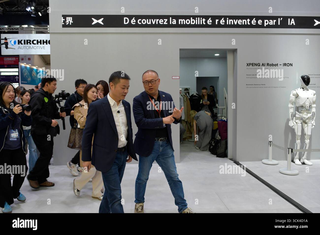 XPeng CEo He Xiaopeng auf IAA Messerundgang XPeng CEo He Xiaopeng auf ...