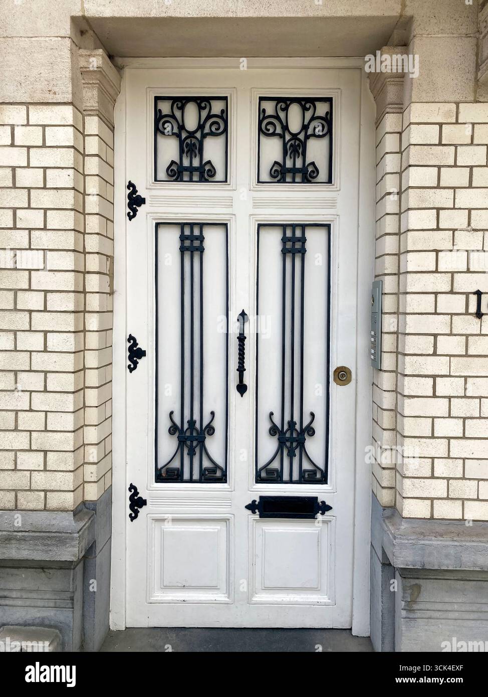 Art nouveau building exterior hi-res stock photography and images - Alamy