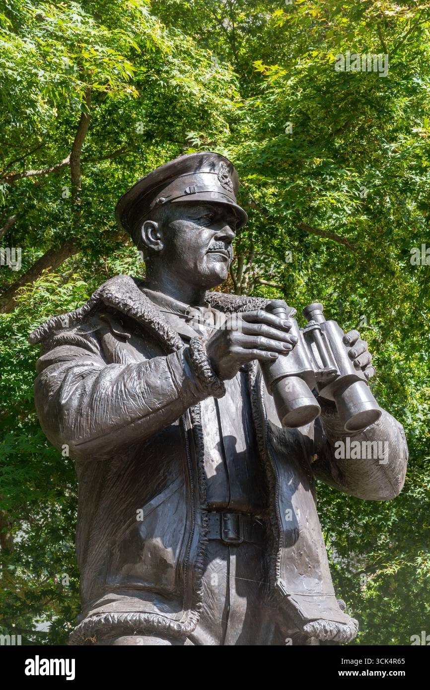 Statue of Field Marshal The Earl Alexander of Tunis 1891-1969 Colonel ...