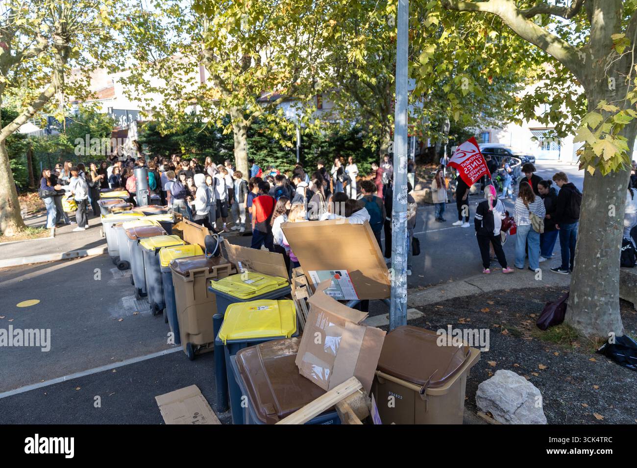 Blockade of the Bellevue school complex in Albi, France on september 10 ...